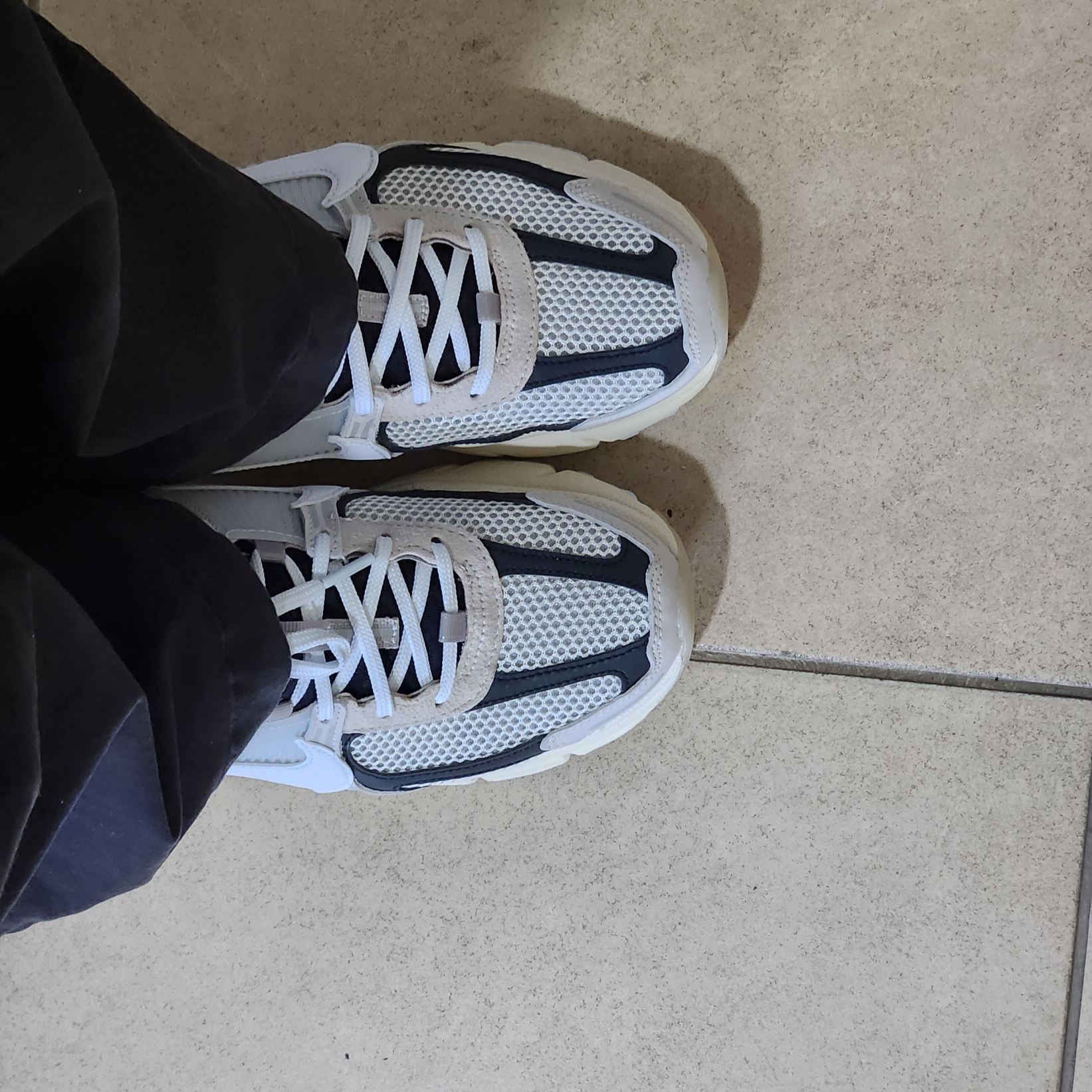 이쁜거 떠나서 진짜 편하네요 ㅋ | KREAM