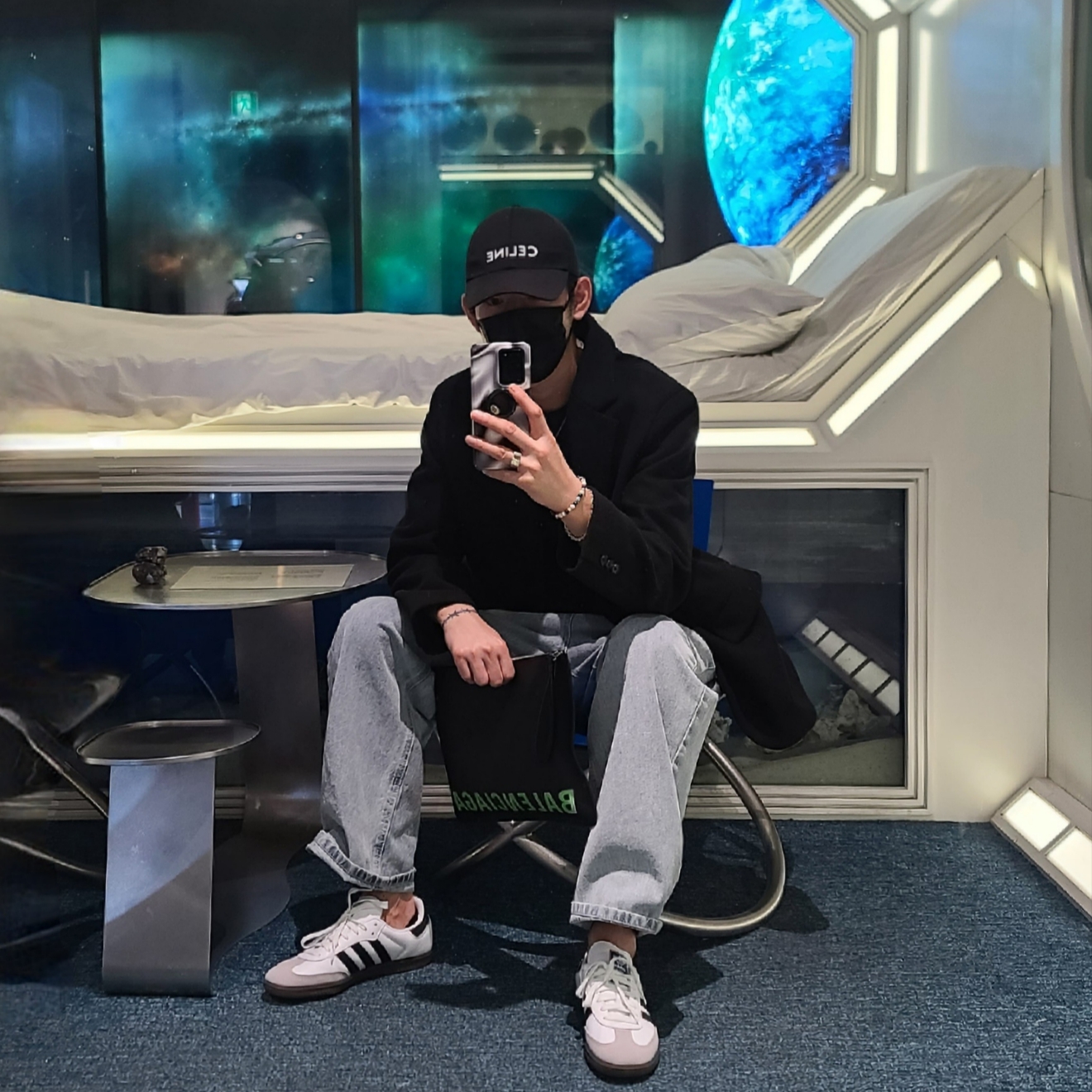 인간 (@radiant____) 님의 게시물 | KREAM