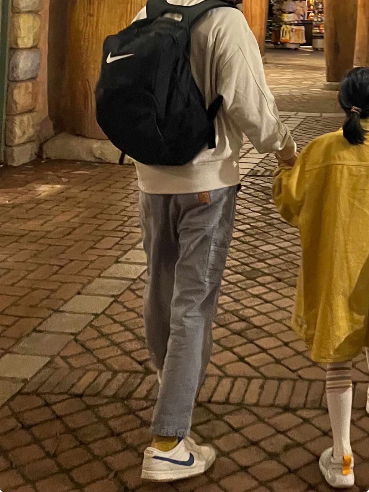 초가을에 딱 어울리는… | KREAM