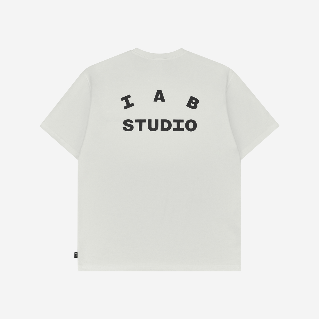 아이앱 스튜디오 티셔츠 화이트 - 23FW | IAB Studio | KREAM