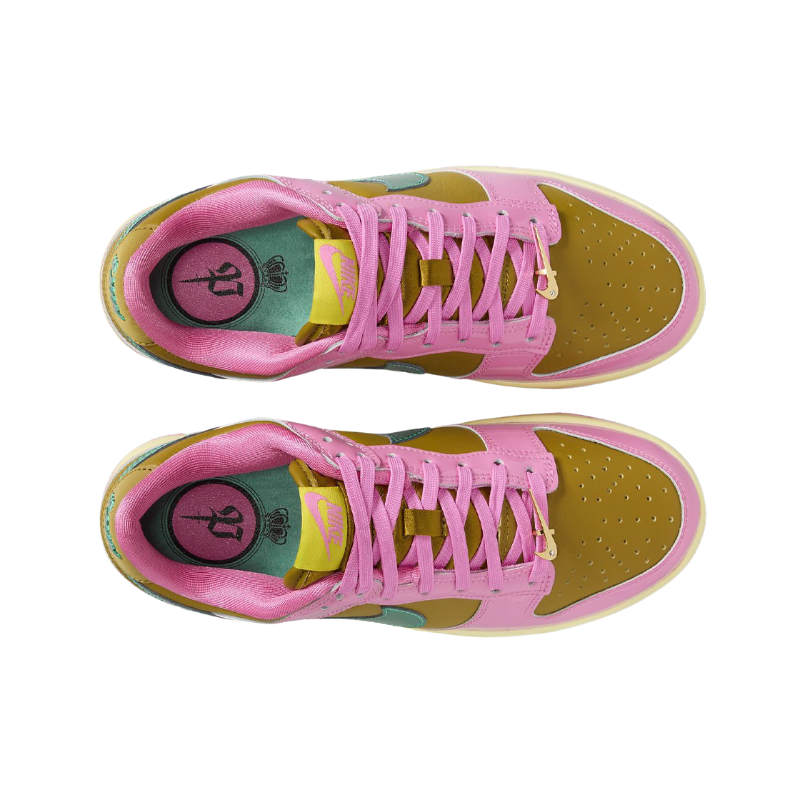 (W) 나이키 x 패리스 괴벨 덩크 로우 플레이풀 핑크 브론진 | Nike | KREAM