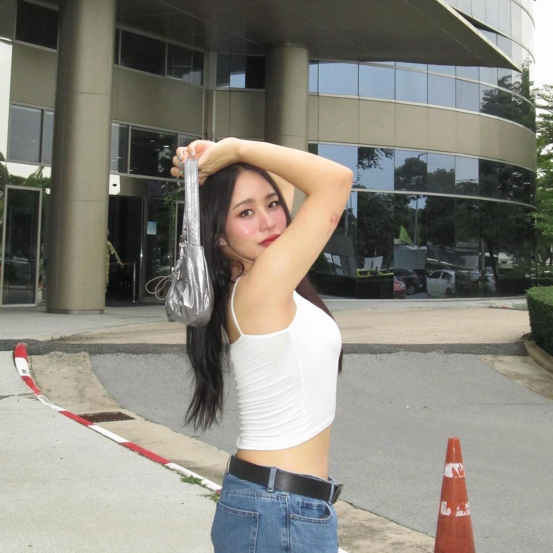 That girl (@style_everyday) 님의 게시물 | KREAM