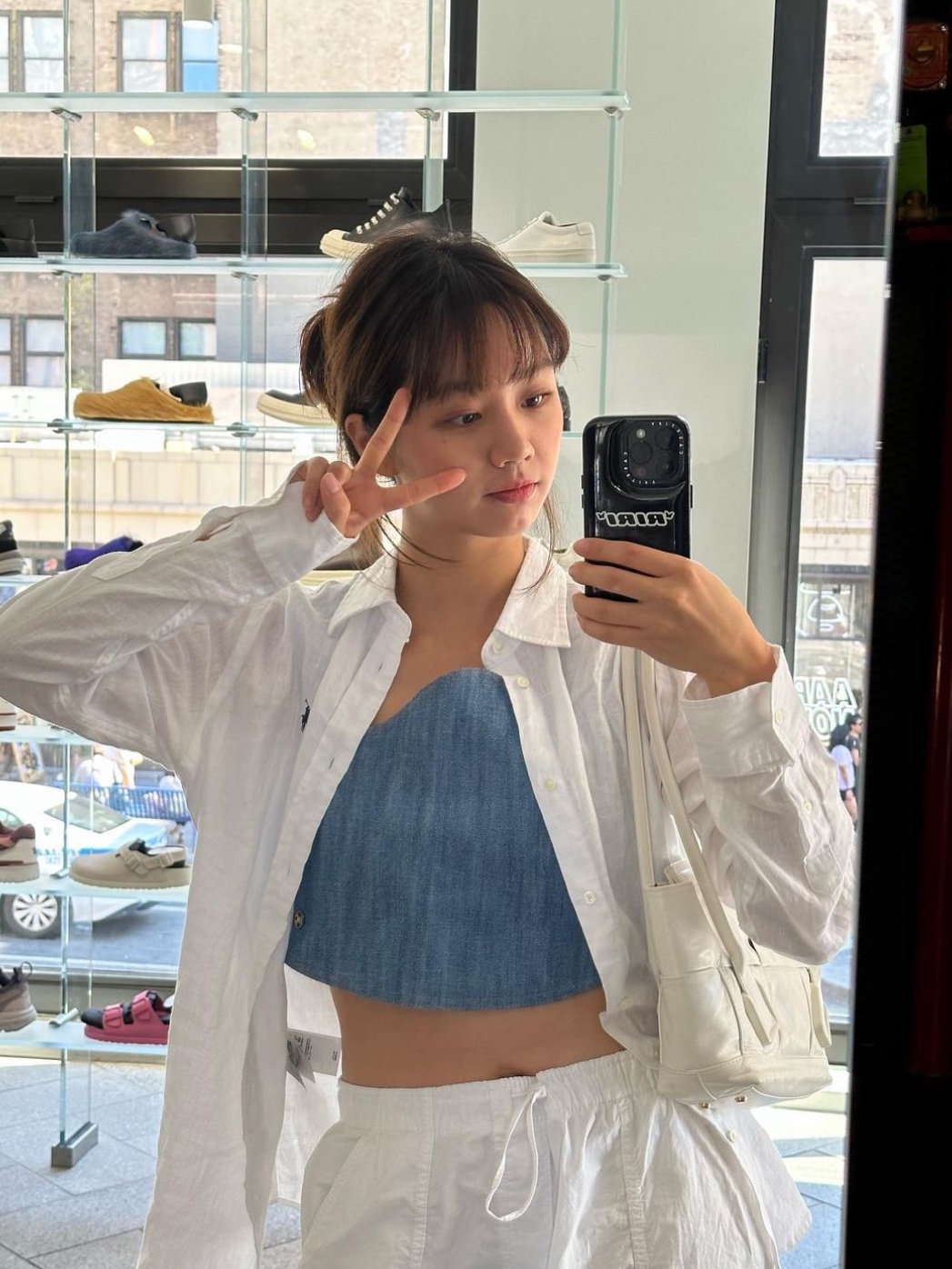 (@celeb_item) 님의 게시물 | KREAM