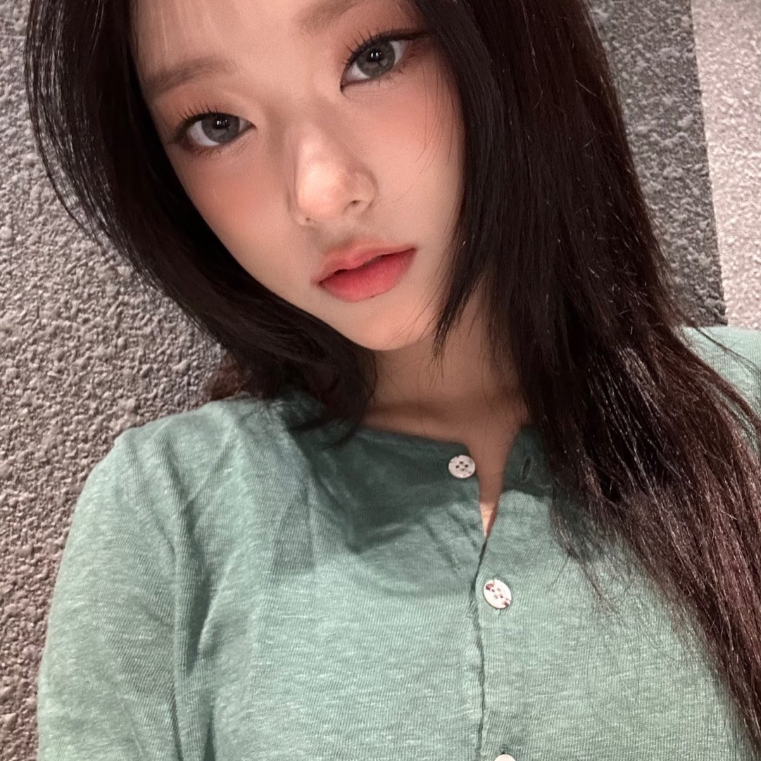 rkdgofls (@kang_haerin) 님의 게시물 | KREAM