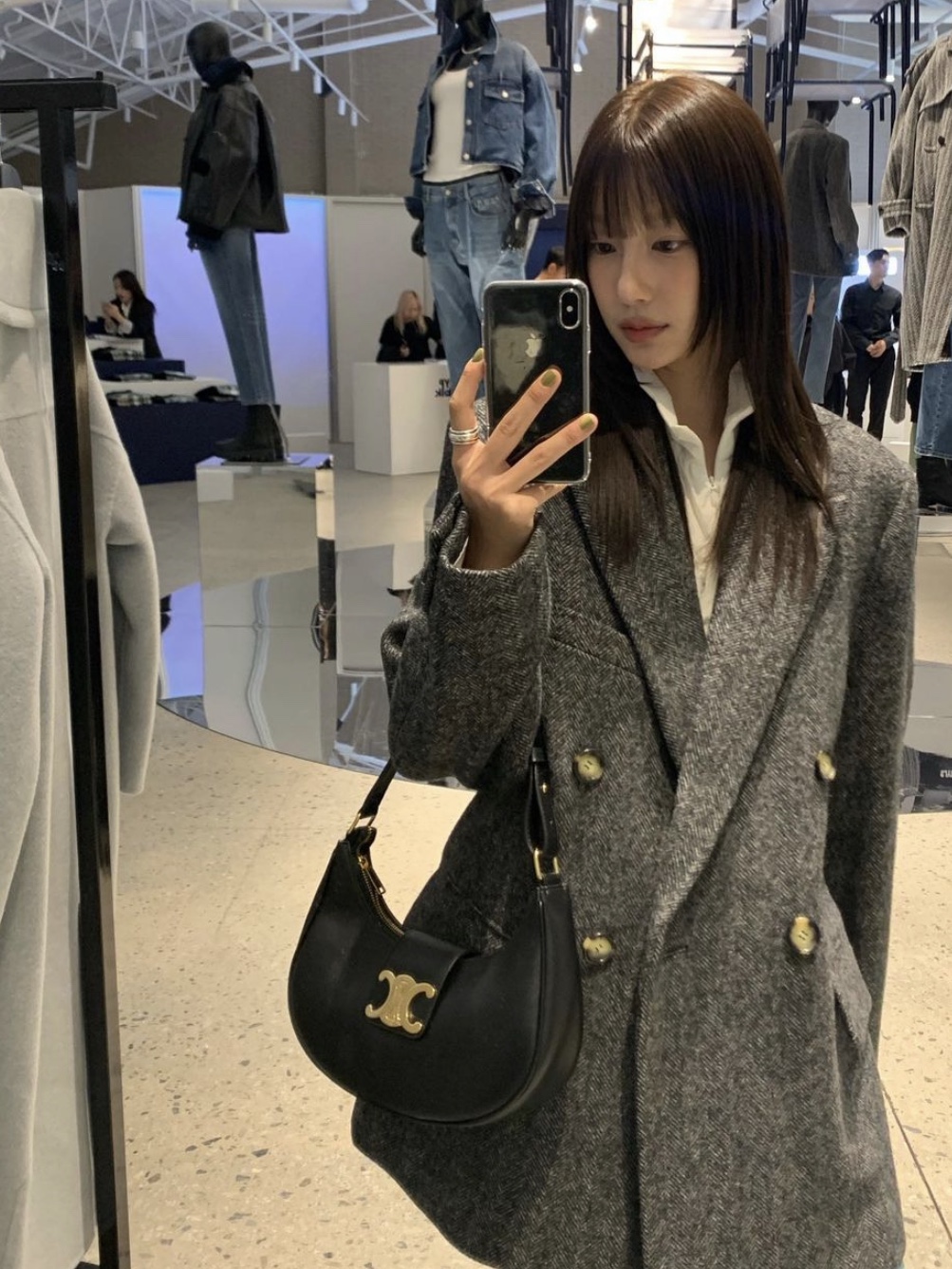 (@celeb_item) 님의 게시물 | KREAM