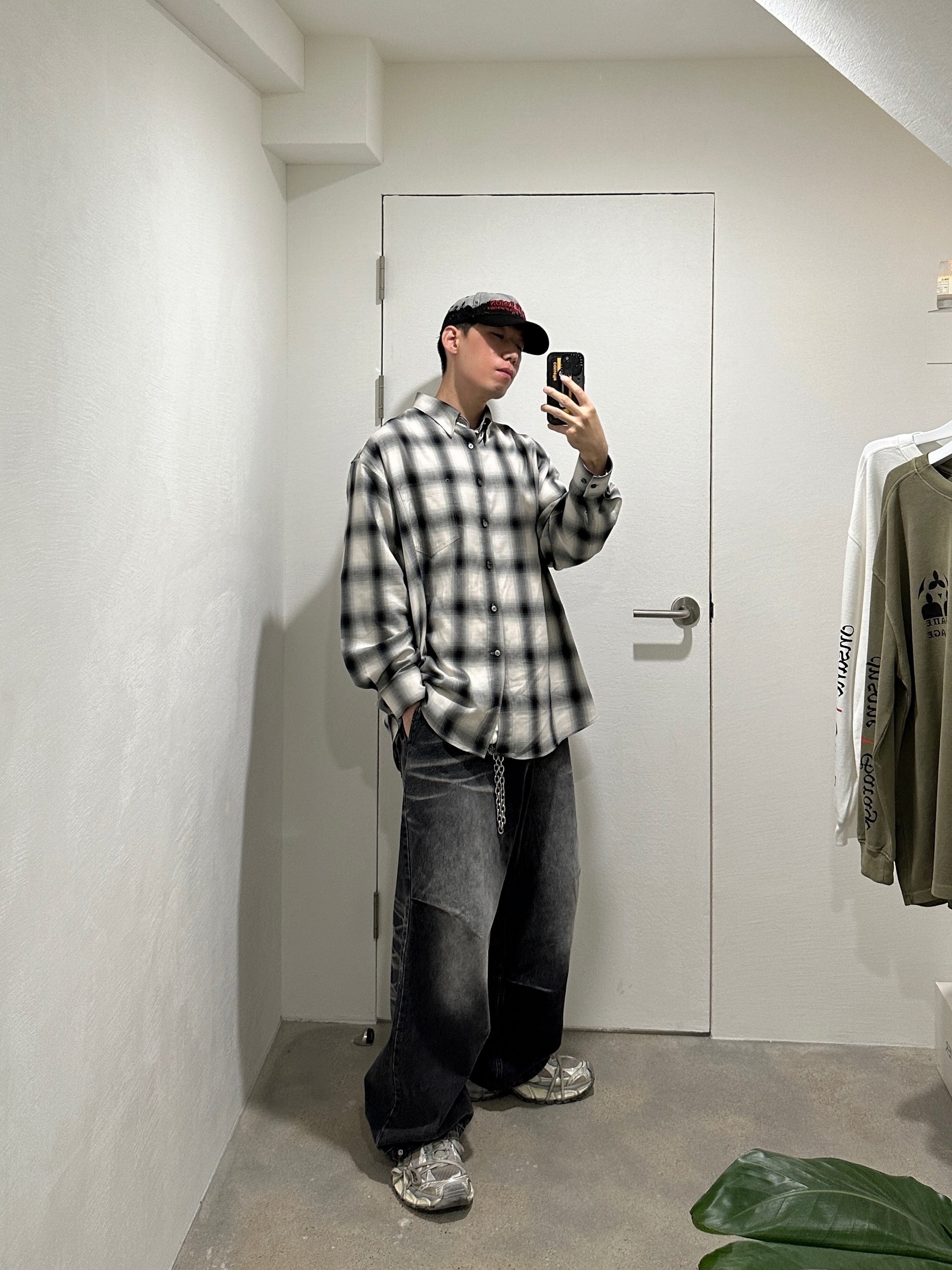 떤 더 (@you_are_so_far) 님의 게시물 | KREAM