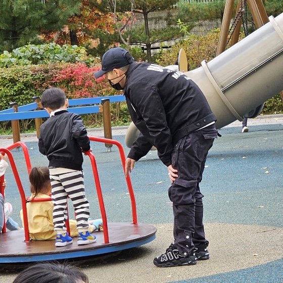 겜보이 (@gamboy) 님의 게시물 | KREAM