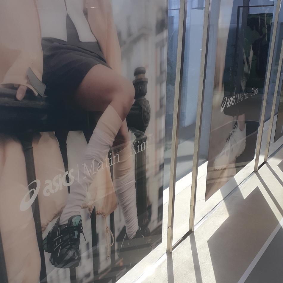 (@macaronron) 님의 게시물 | KREAM