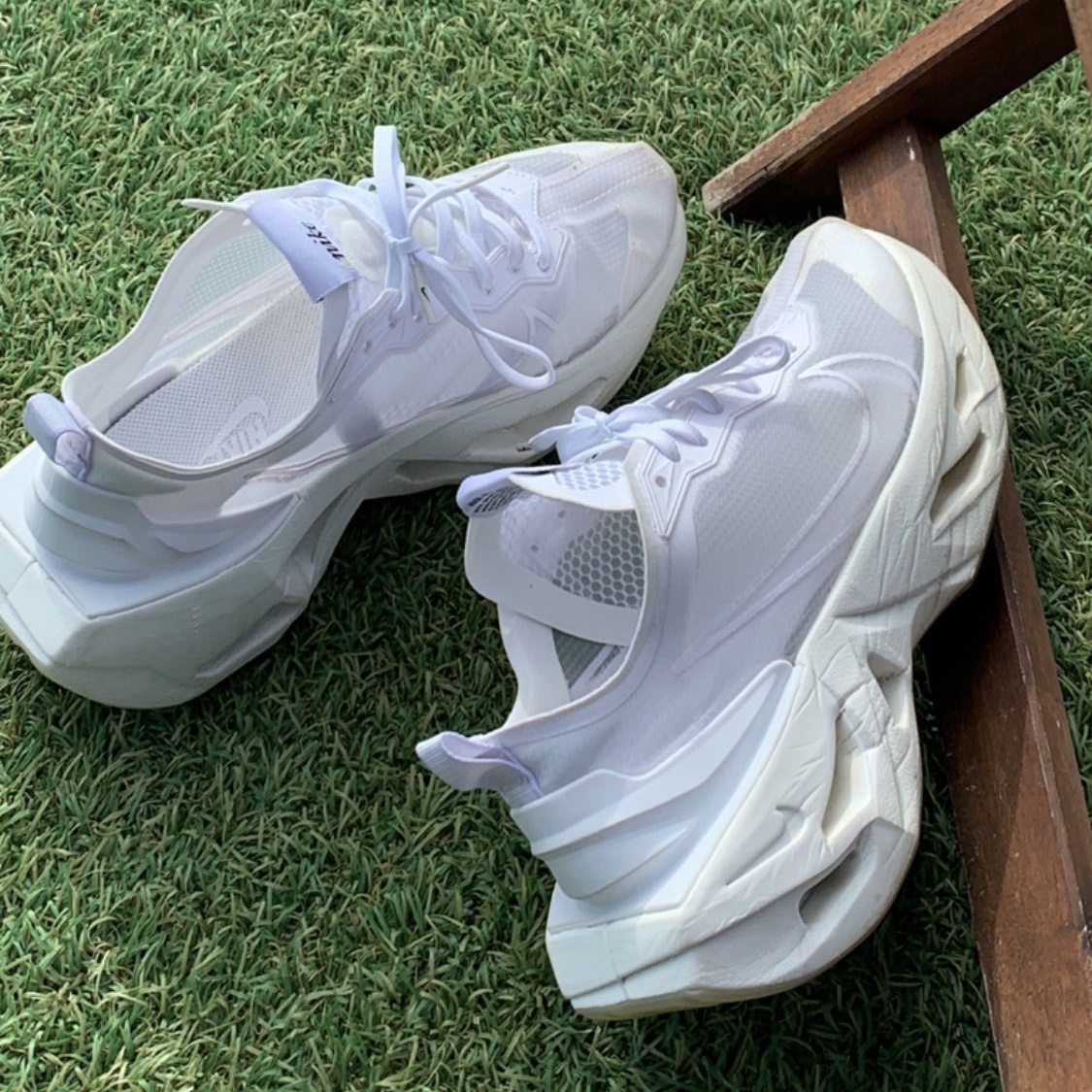 여름이었다… | KREAM