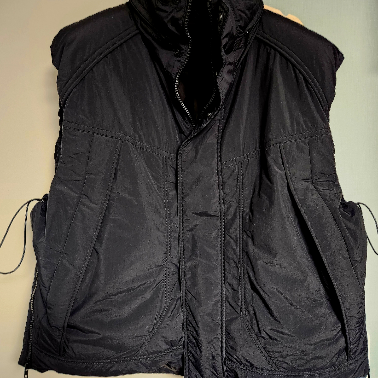 빵빵한 패딩조끼 | KREAM