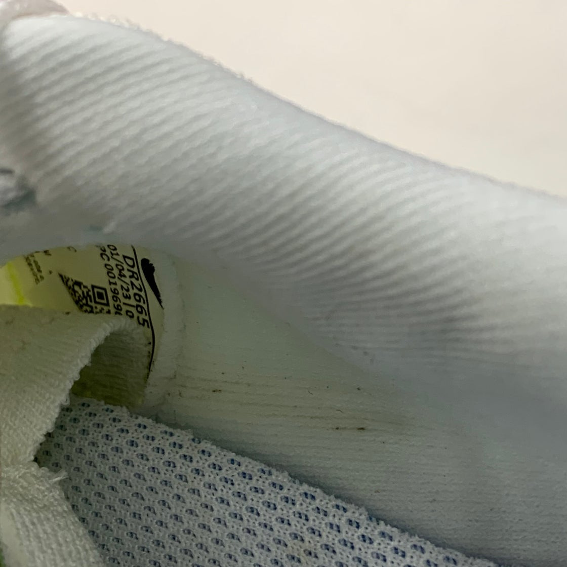 나이키 리액트X 인피니티 런 4 화이트 라이트 레몬 트위스트 | KREAM