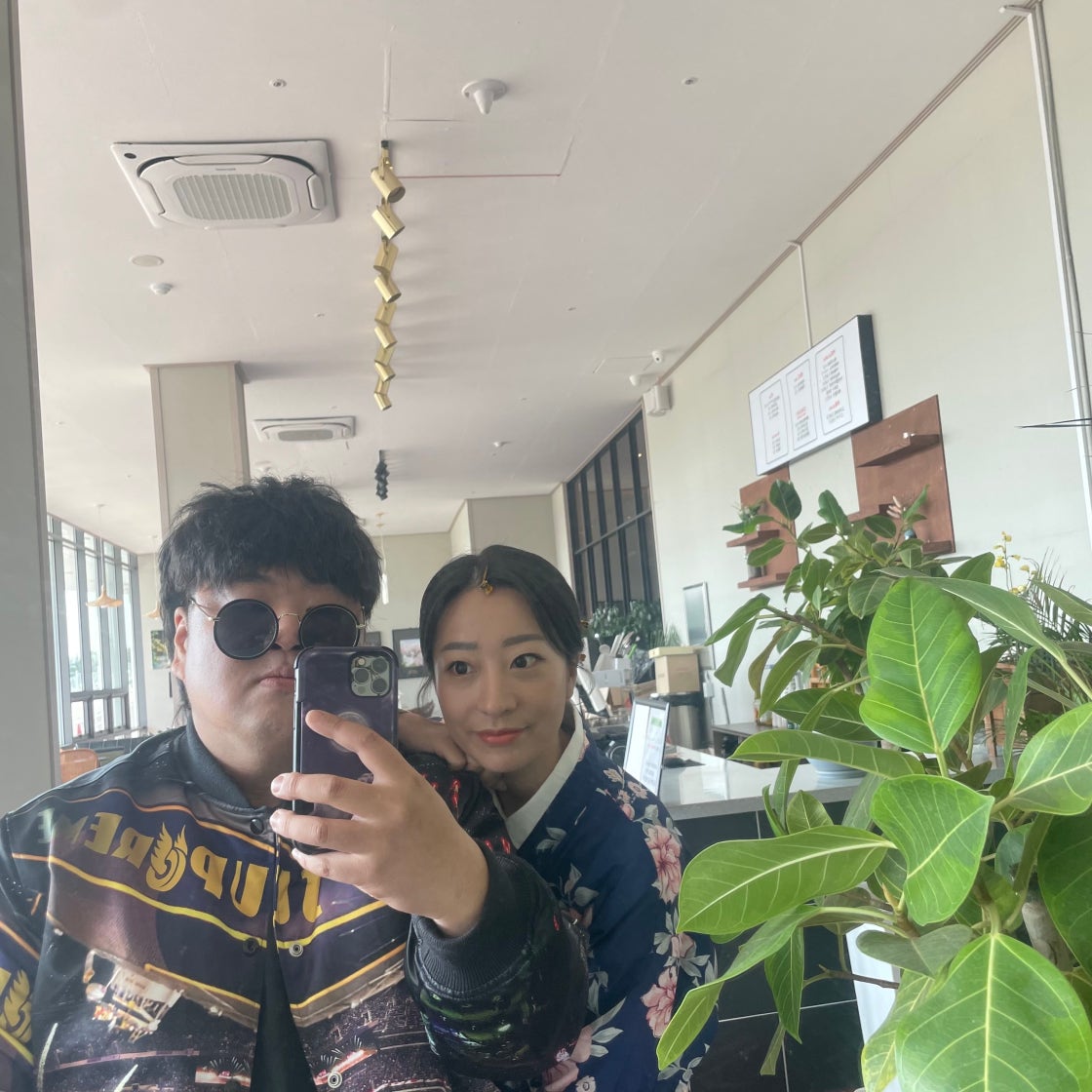 옷 너무 예쁘고 | KREAM