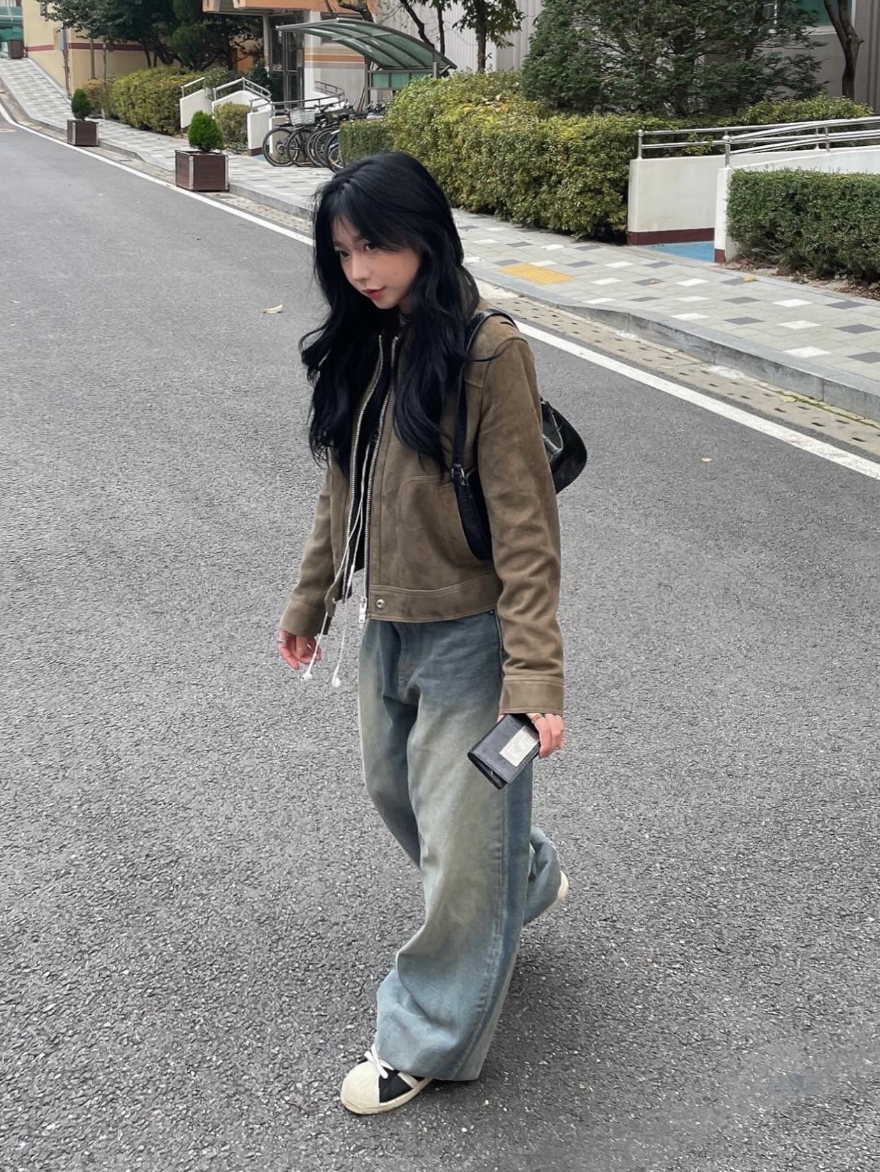 혜링 (@h._.vely) 님의 게시물 | KREAM