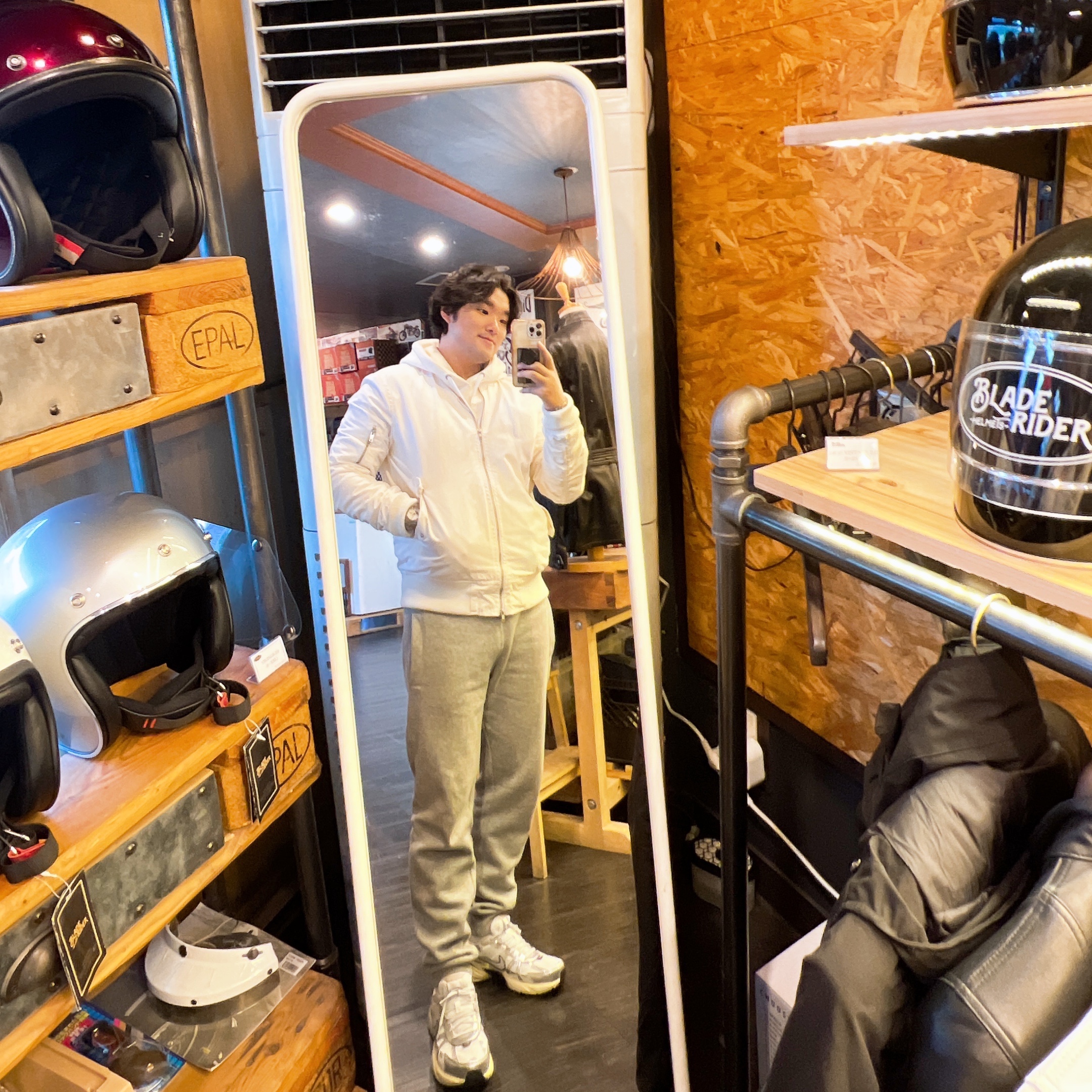 1업필수! 편하고 색감 디자인 좋아요 | KREAM