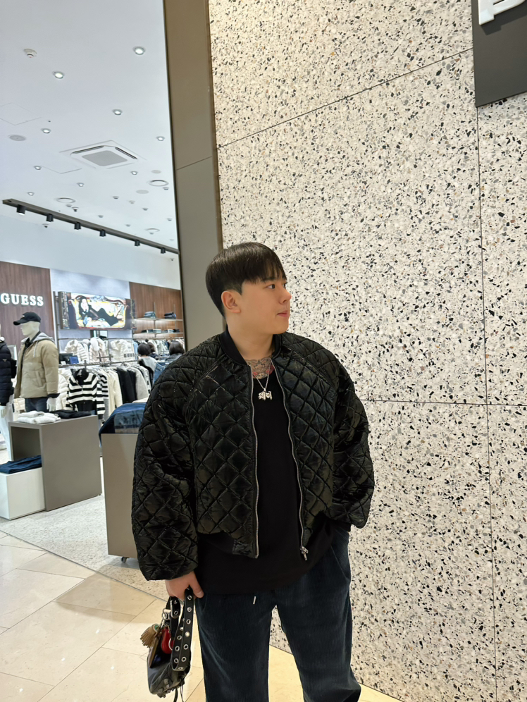 꿀이 (@jj___un_) 님의 게시물 | KREAM