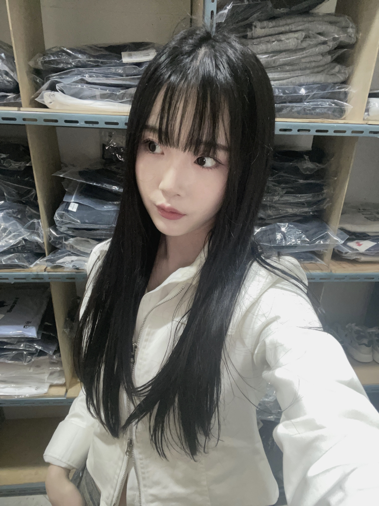 ghkdvhehf (@hyeb._.joy) 님의 게시물 | KREAM