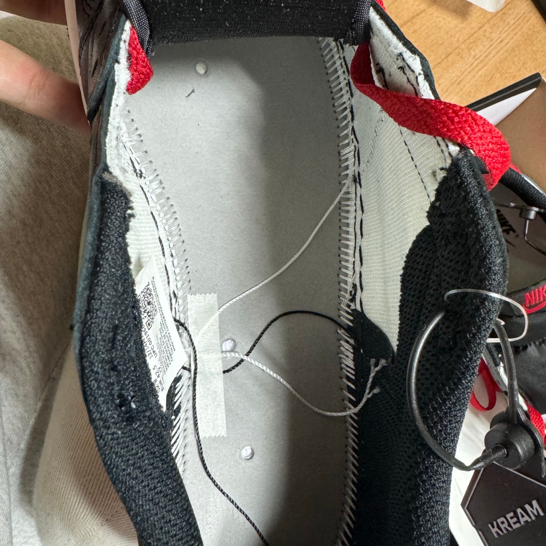 쭈글쭈글 한 신발 + 마감x 인 신발 | KREAM