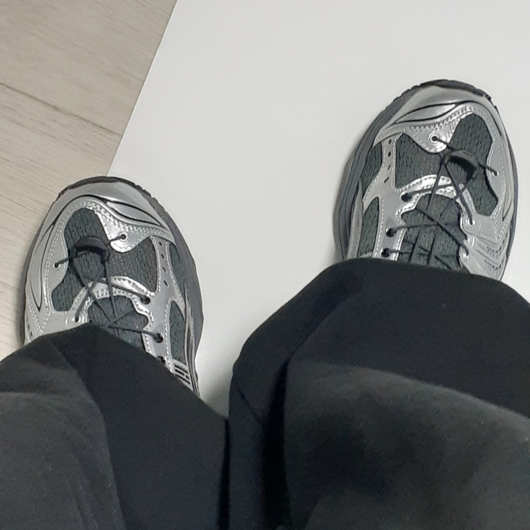 (@macaronron) 님의 게시물 | KREAM