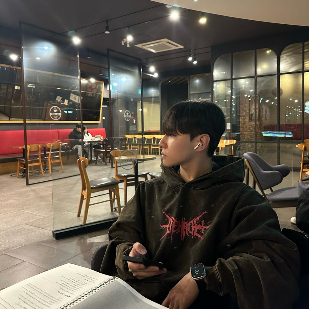 김홍민 (@mong_minn) 님의 게시물 | KREAM