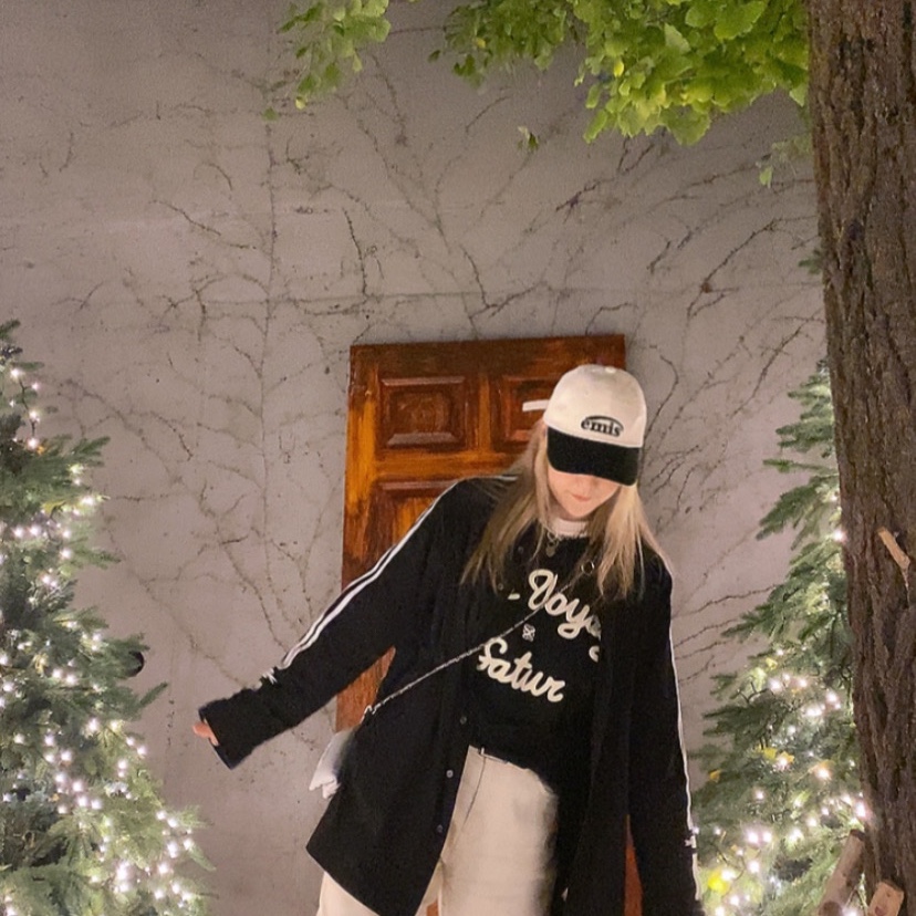 𝚎𝚊𝚛𝚒𝚕𝚢 𝚌𝚑𝚛𝚒𝚜𝚝𝚖𝚊𝚜 | KREAM