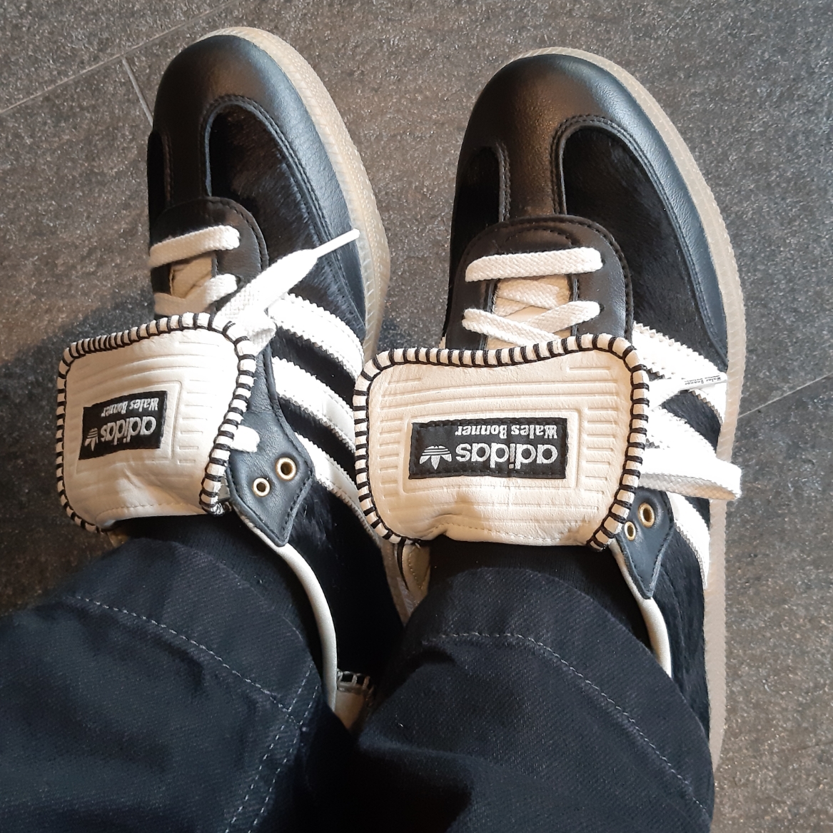 삼바 X 웨일스 보너 포니 블랙 | KREAM