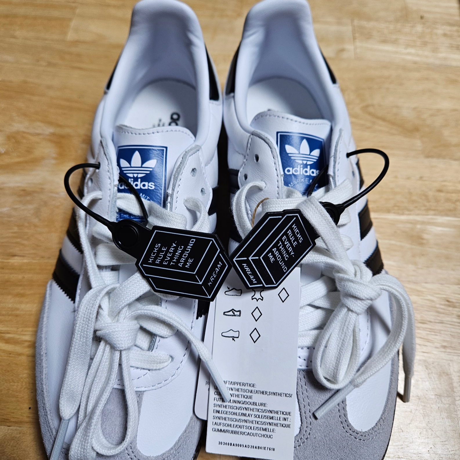 사이즈 평소사이즈대로 240시켰는데 | KREAM