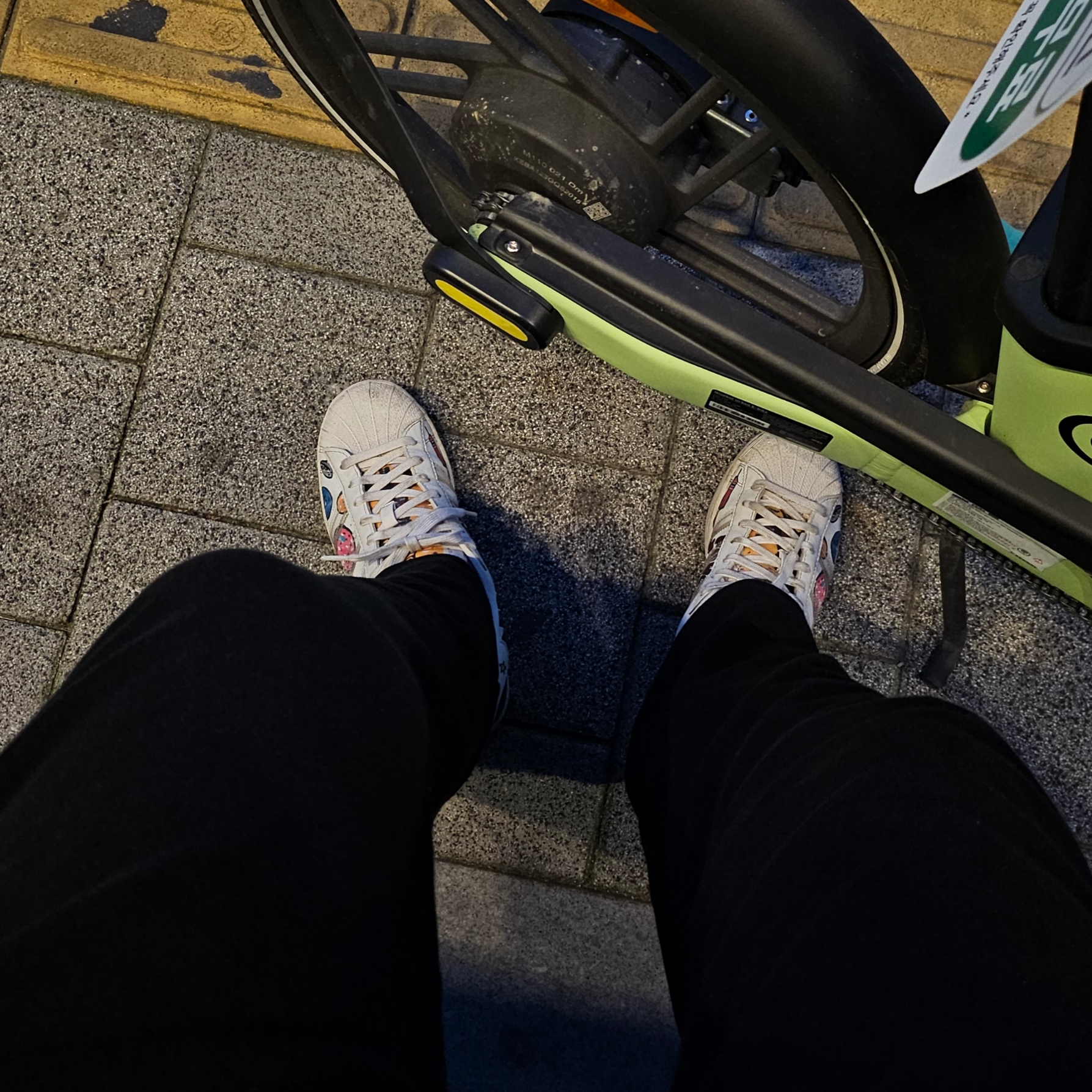 진짜 이쁜데 인기가 없네.... | KREAM