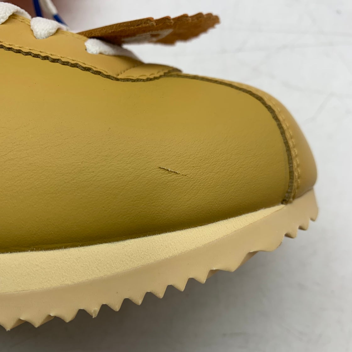 나이키 코르테즈 23 SE 위트 골드 | KREAM