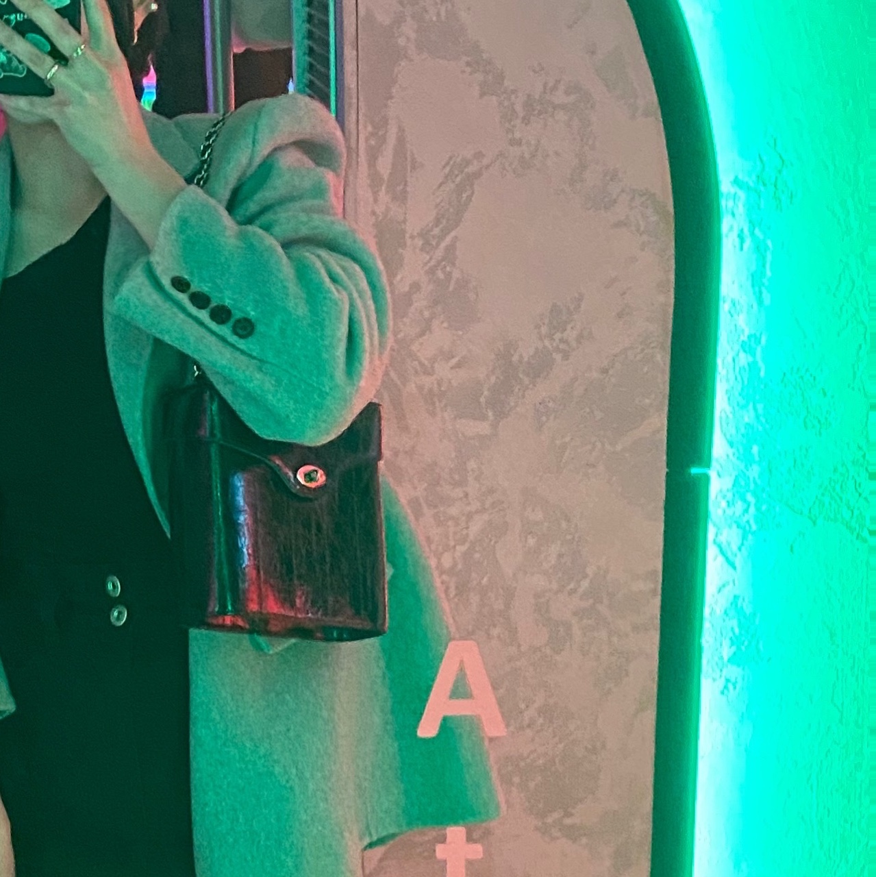 냘이 (@tjgus) 님의 게시물 | KREAM