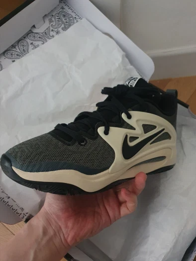 보메로5 vs p6000 | KREAM