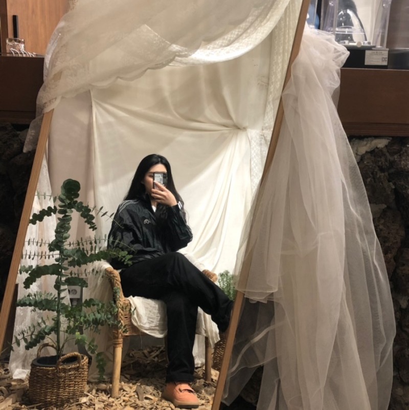 한결같은 포즈 v | KREAM