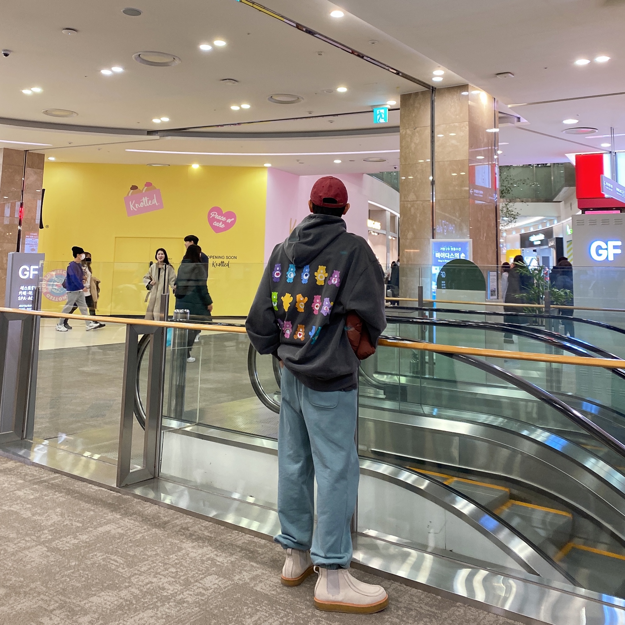 𝚅𝙻 (@dwvel) 님의 게시물 | KREAM