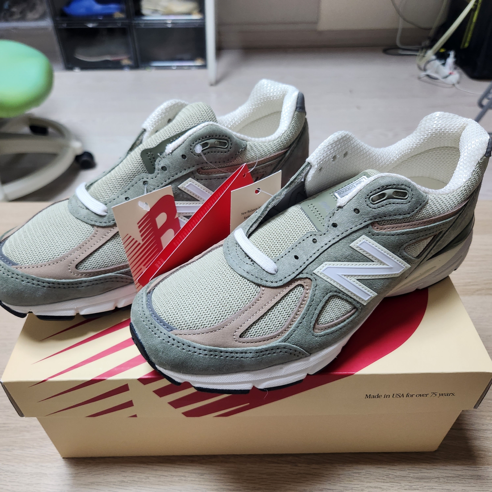 뉴발란스 990V4 올리브 인센스 | KREAM