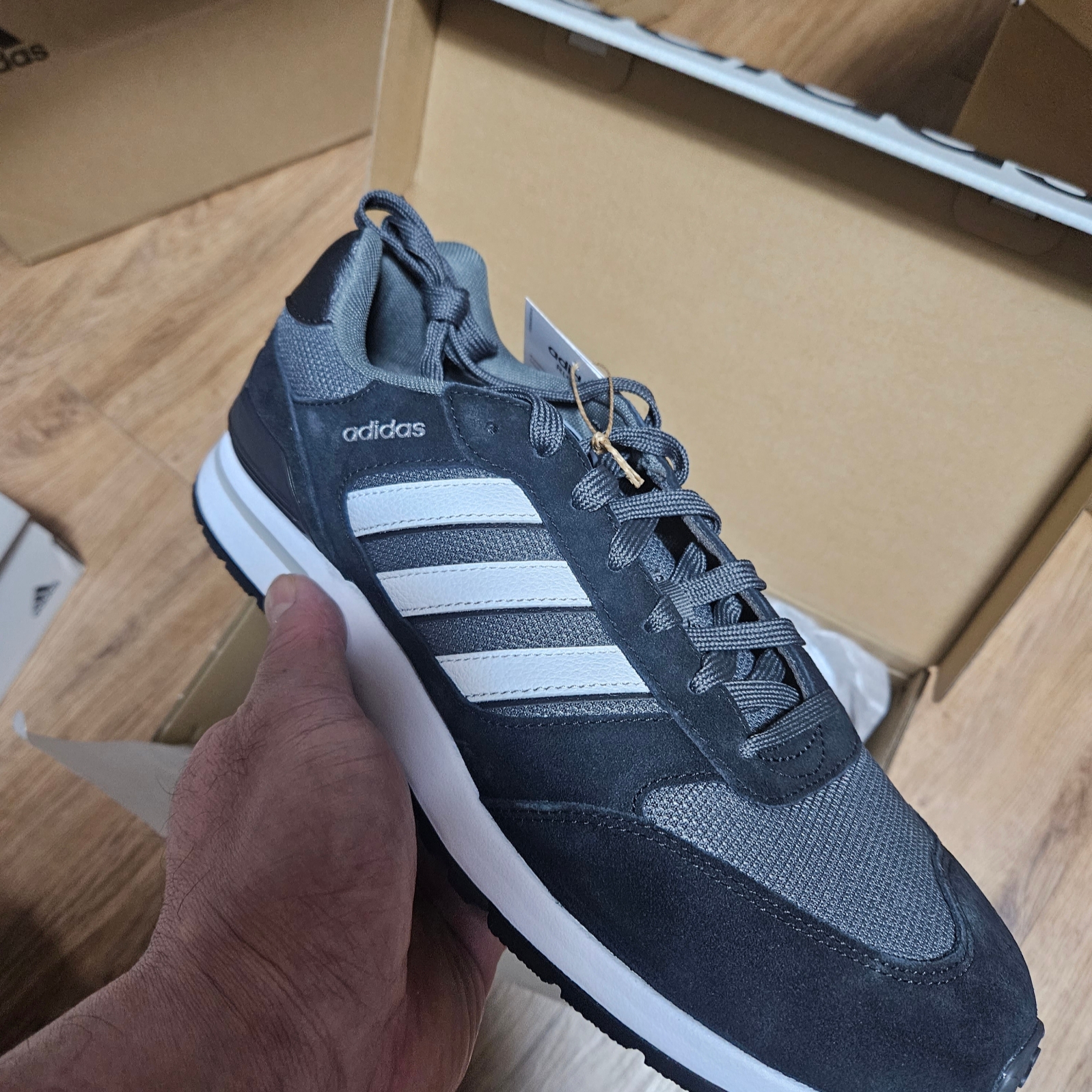 클래식은 못참지...아디다스 런80S | KREAM