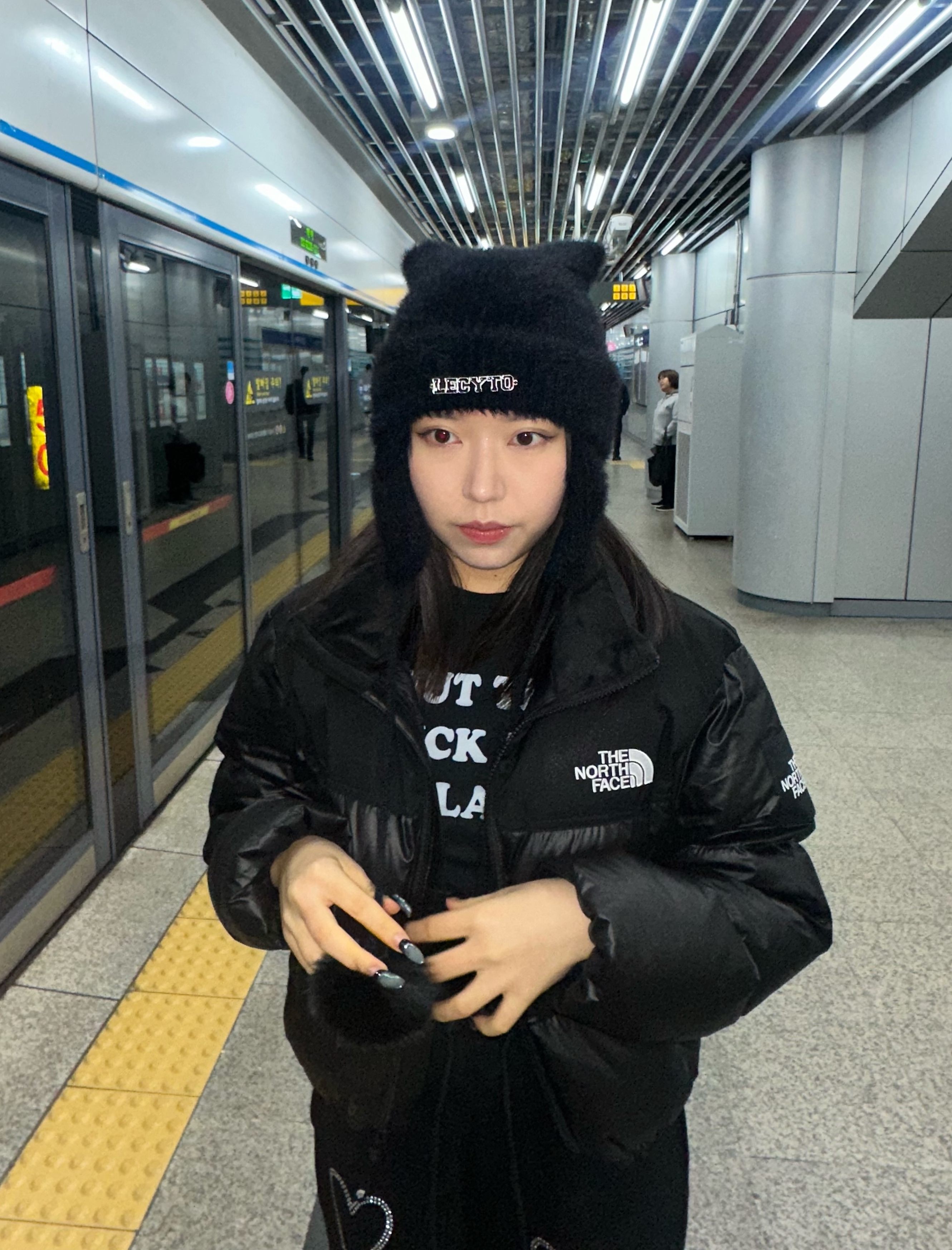 tnwls0180 (@su_jin_trbl) 님의 게시물 | KREAM