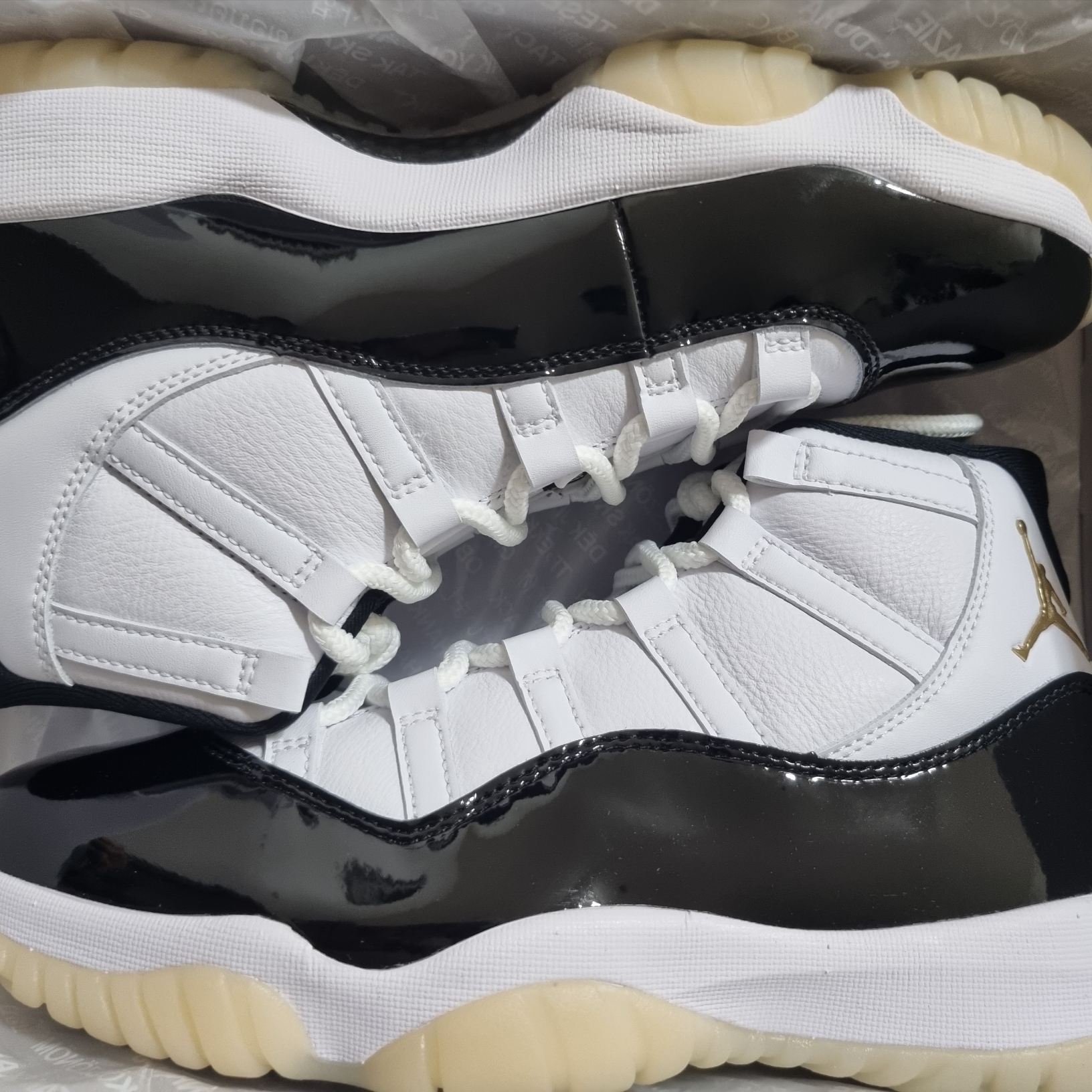 영롱하다 조던11! | KREAM