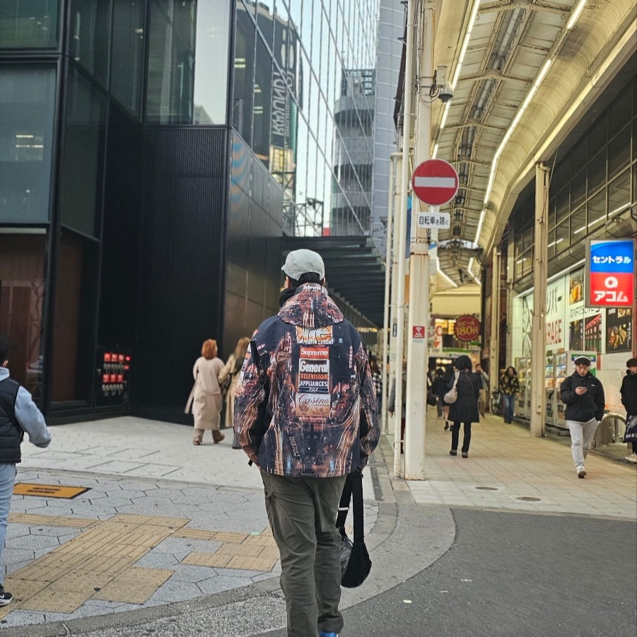 In osaka umeda. | KREAM