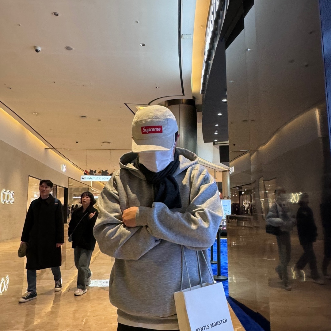 제이 (@jaew8k) 님의 게시물 | KREAM