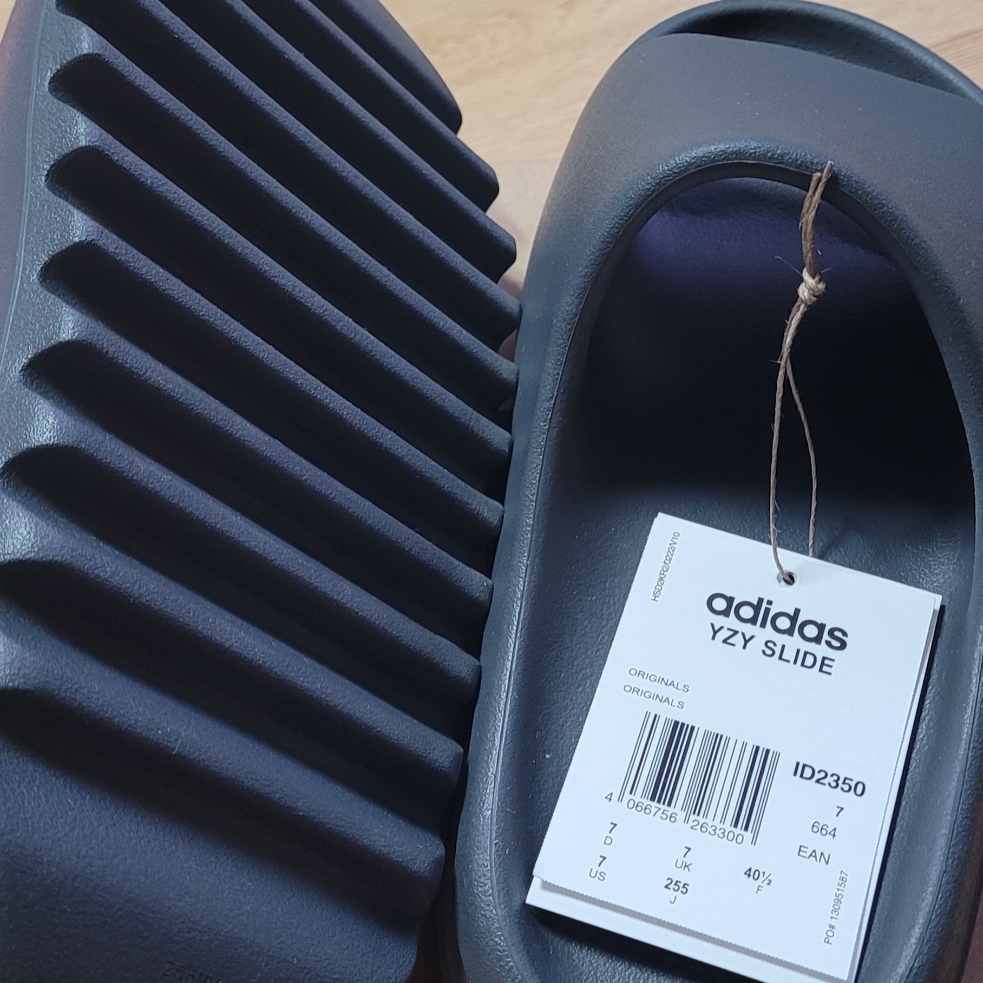 YZY실내화 | KREAM