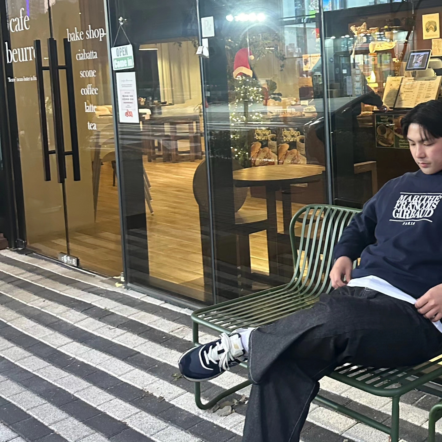 주말, 여유로운 커피 한 잔☕️ | KREAM