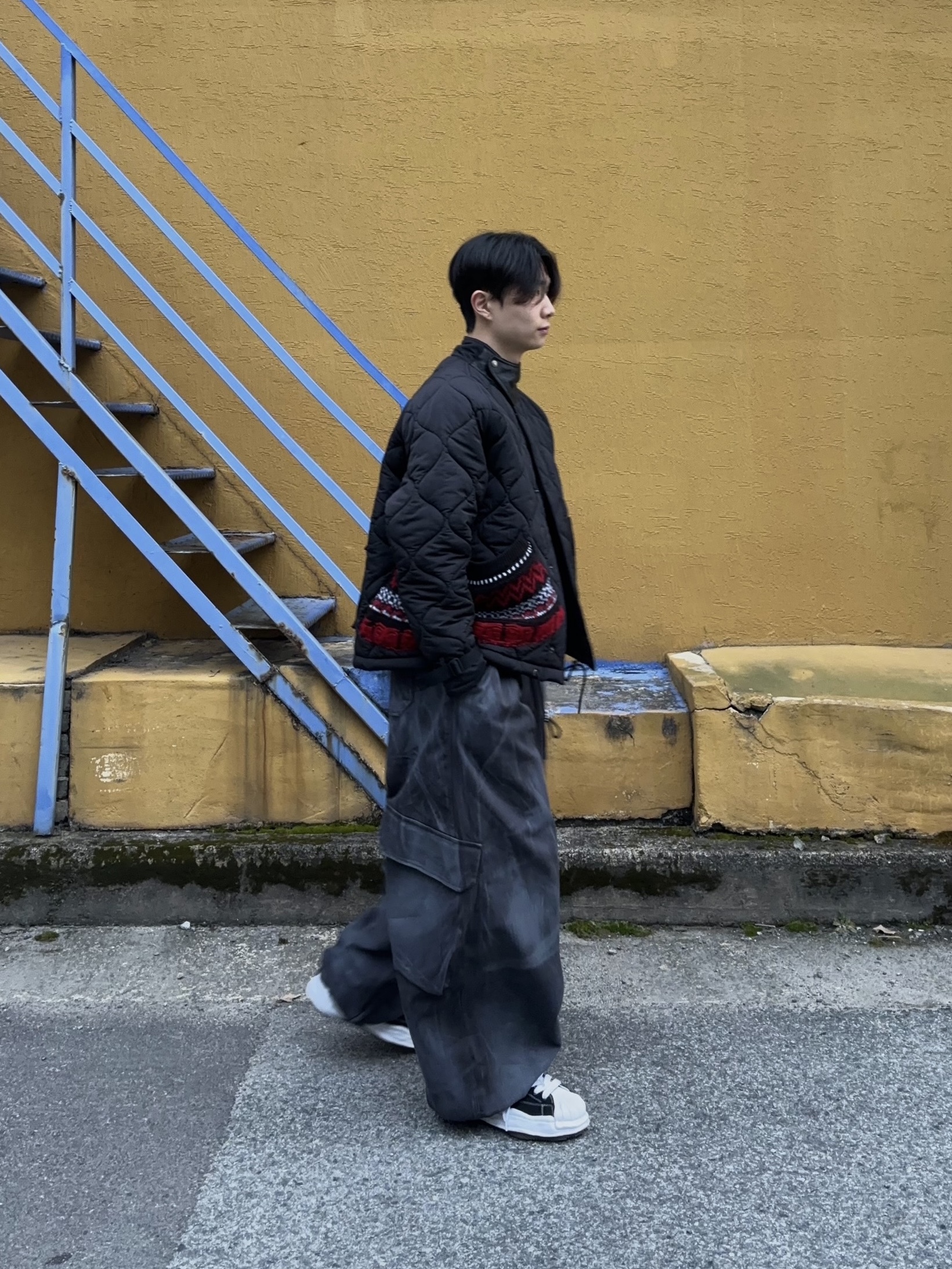 옆태가 미텼다... | KREAM