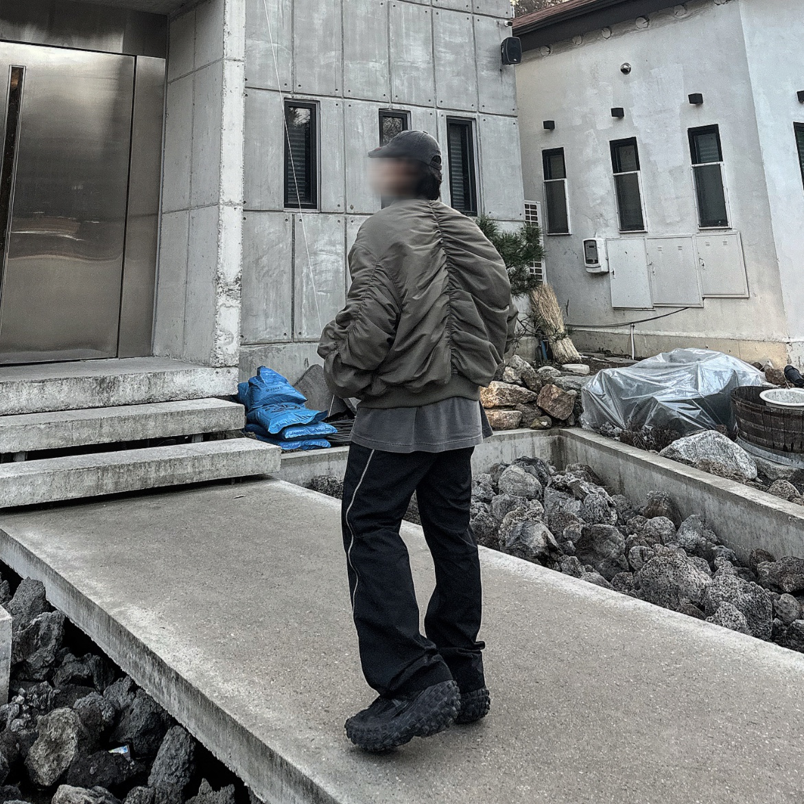 JAE (@wwwyoungcom) 님의 게시물 | KREAM