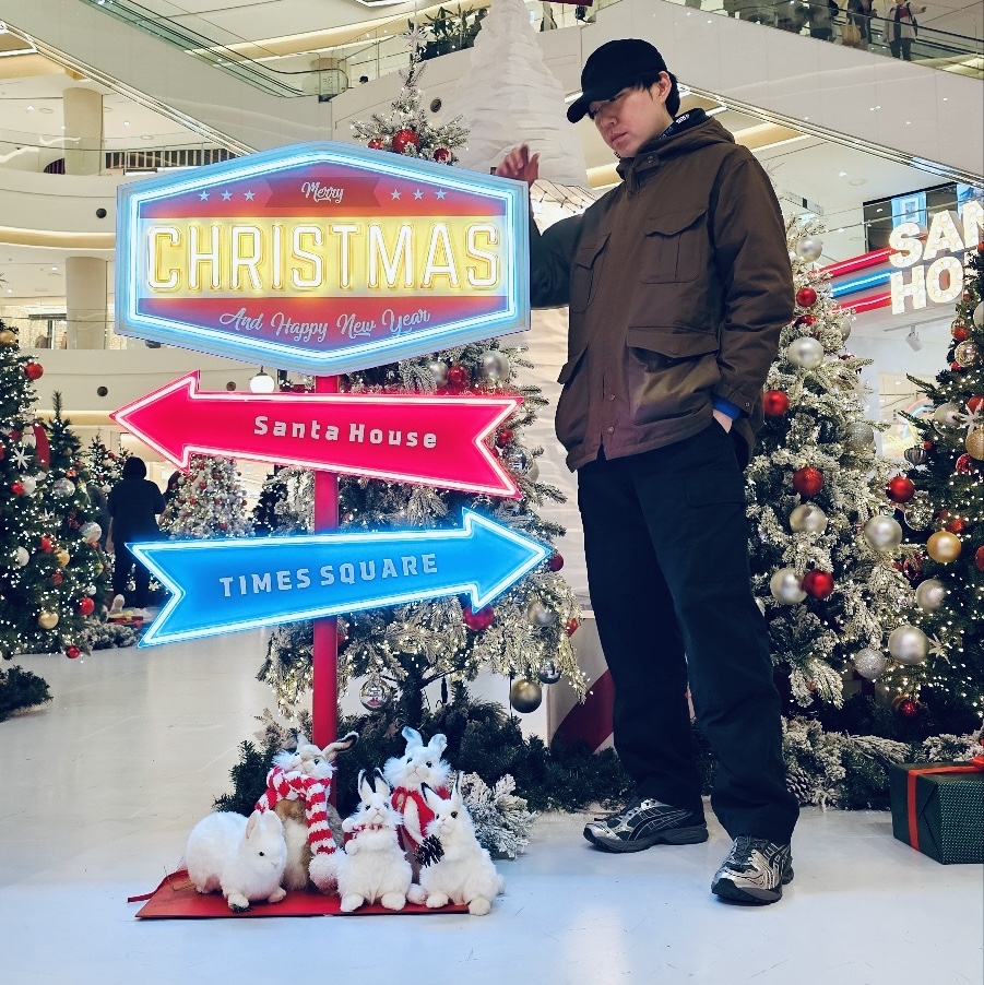 곧 크리스마스🖤🤎 | KREAM