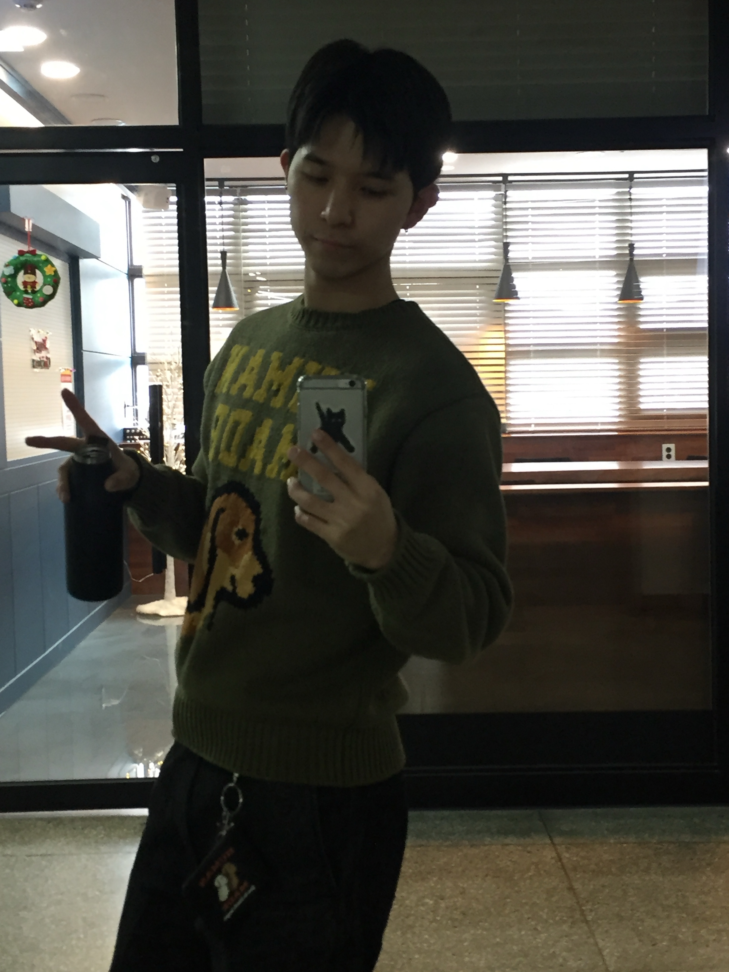 캐쥬얼한 니트 코디 | KREAM