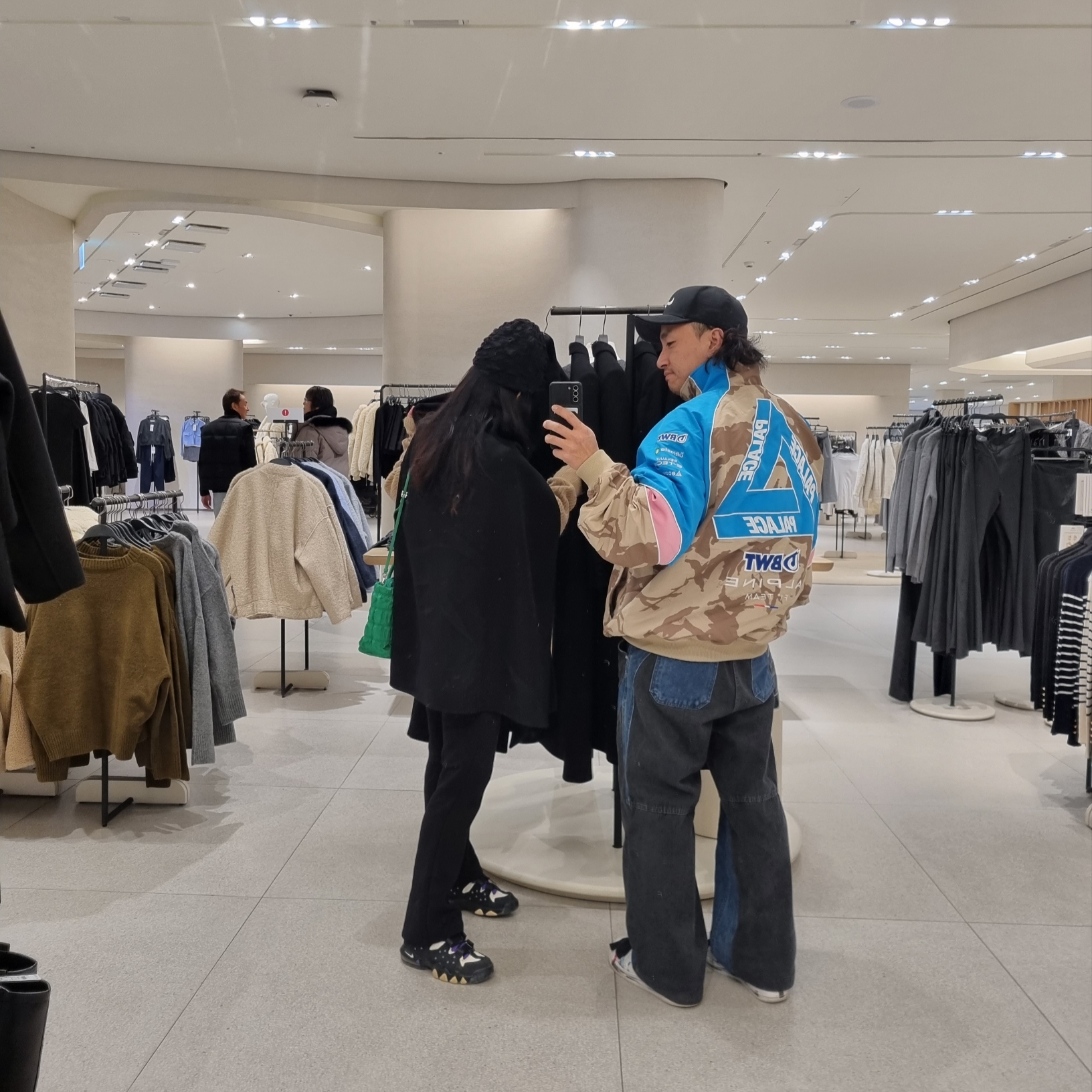 lseell (@seegluck) 님의 게시물 | KREAM