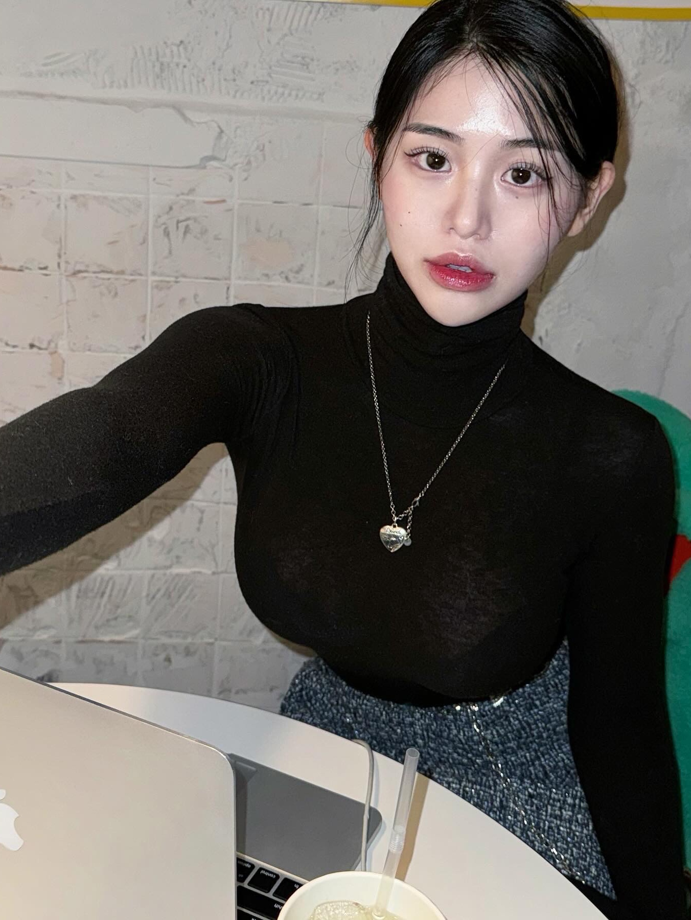 (@cutie_sexy_...) 님의 게시물 | KREAM