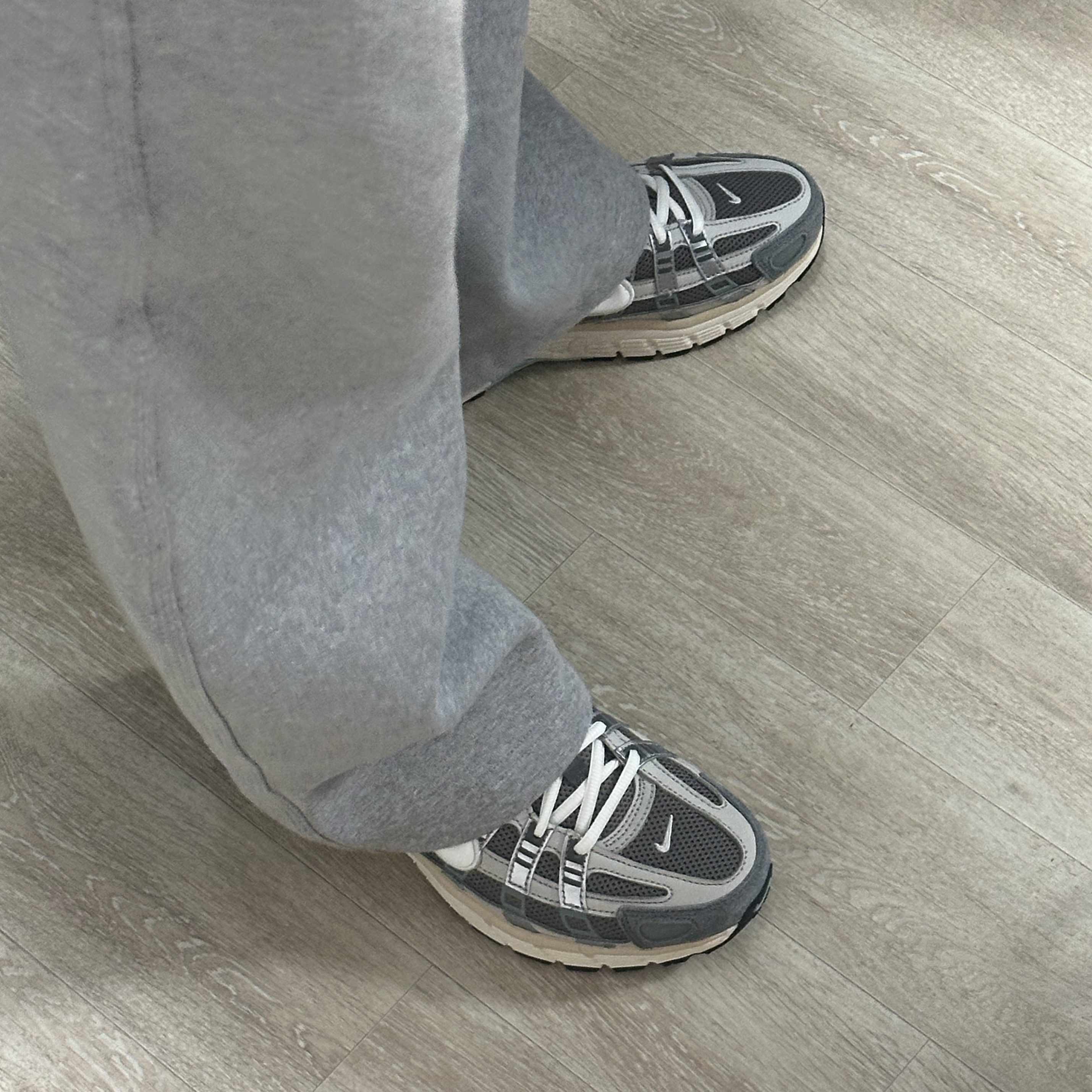 앞코가 미모쩌는 P6000 | KREAM