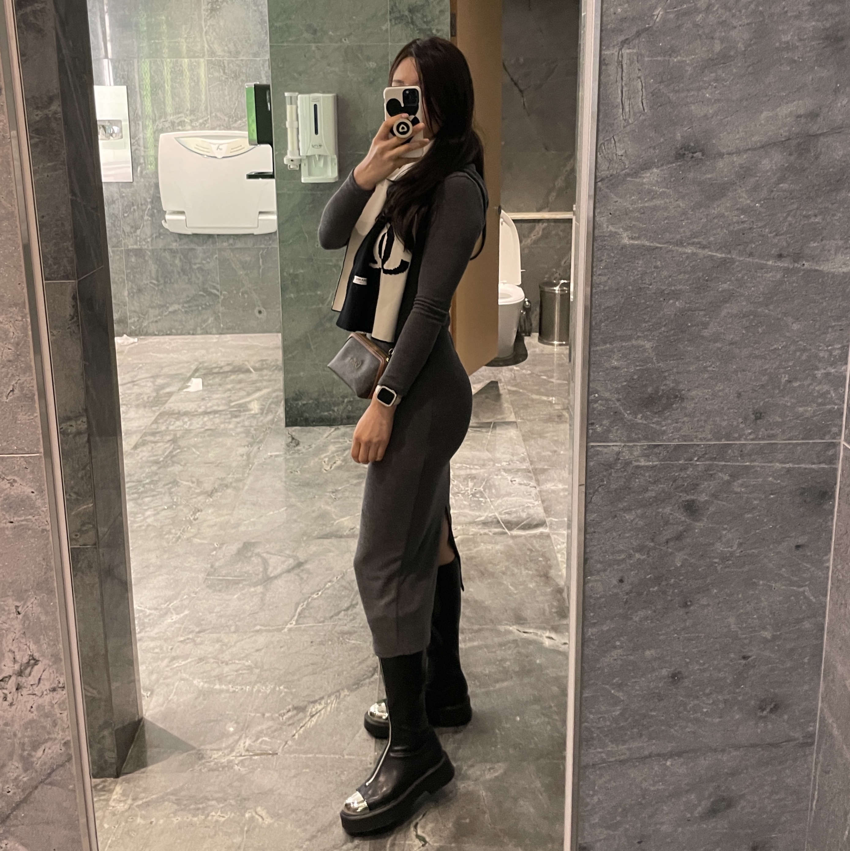 전신거울 못참지🤍🩶🖤 | KREAM