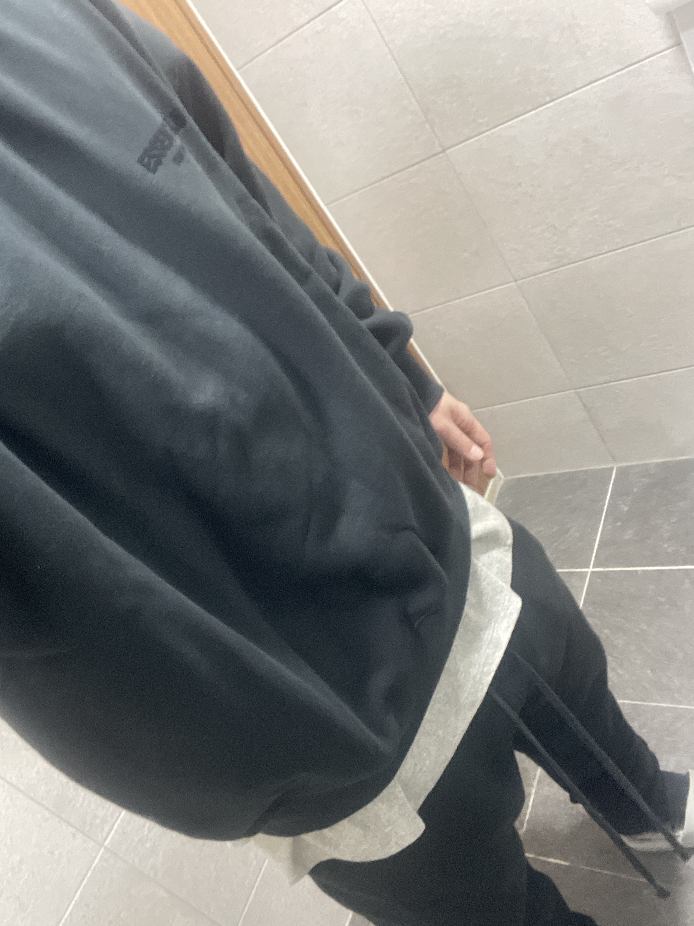 에센셜은 진리 | KREAM