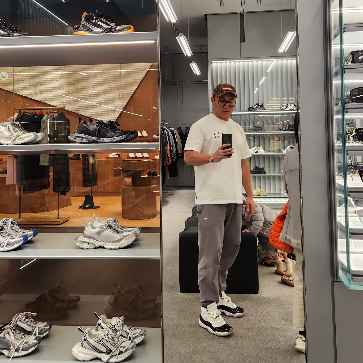 @eric_coco_0412 (@honorguard) 님의 게시물 | KREAM